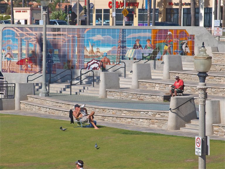 Huntington Beach Pier - Pier Fishing in California